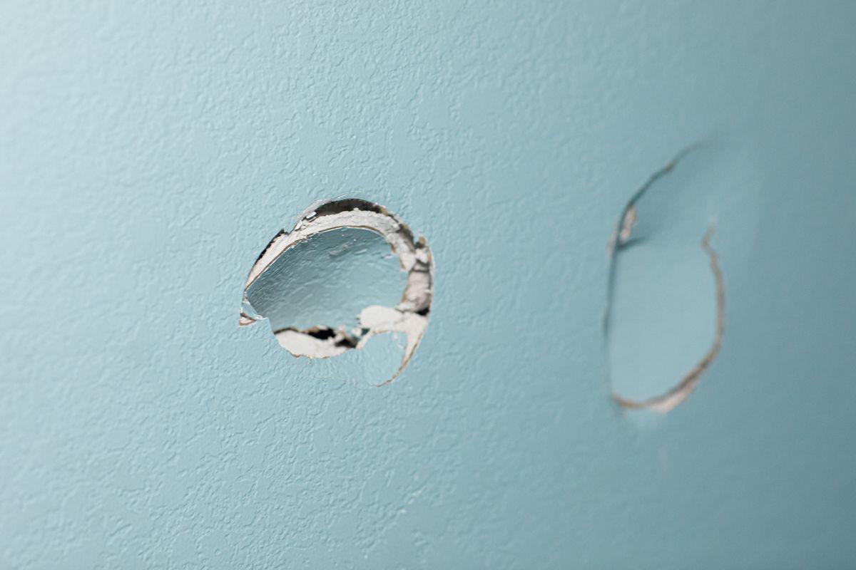 HOW BAD IS THIS?! STRUCTURAL DAMAJE? I JUST HAD BABY AND DOMT WANT HOUSE COLLAPSE. ANYONE KNOW ...