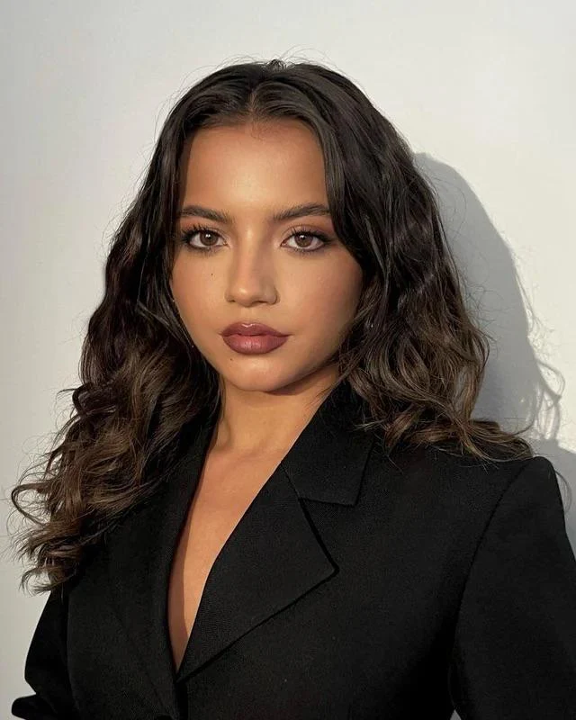 Isabela Merced Scrolller