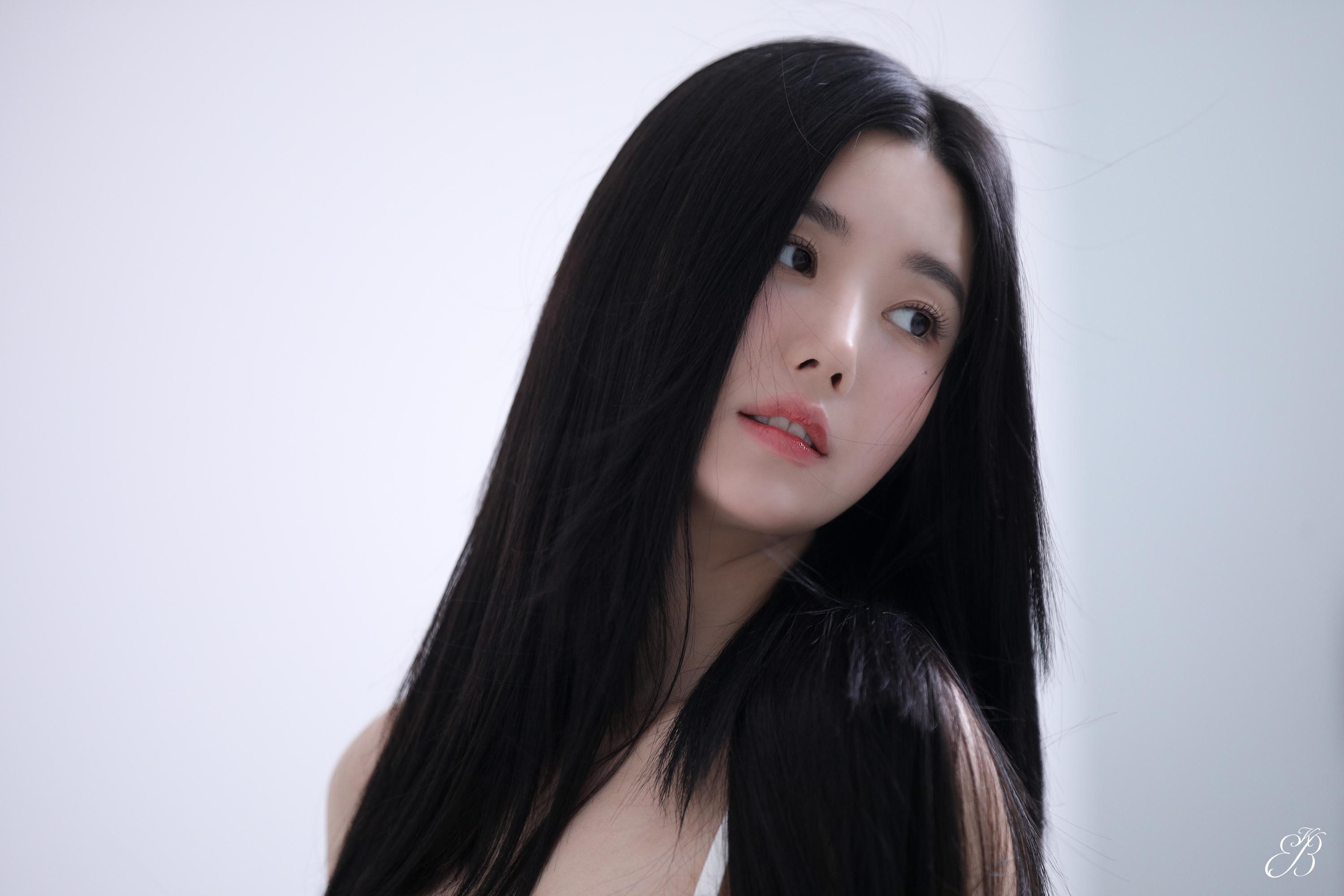 230725 Kwon Eunbi - 1st Single Album: The Flash (Vol. 8 Jacket Behind) | Scrolller