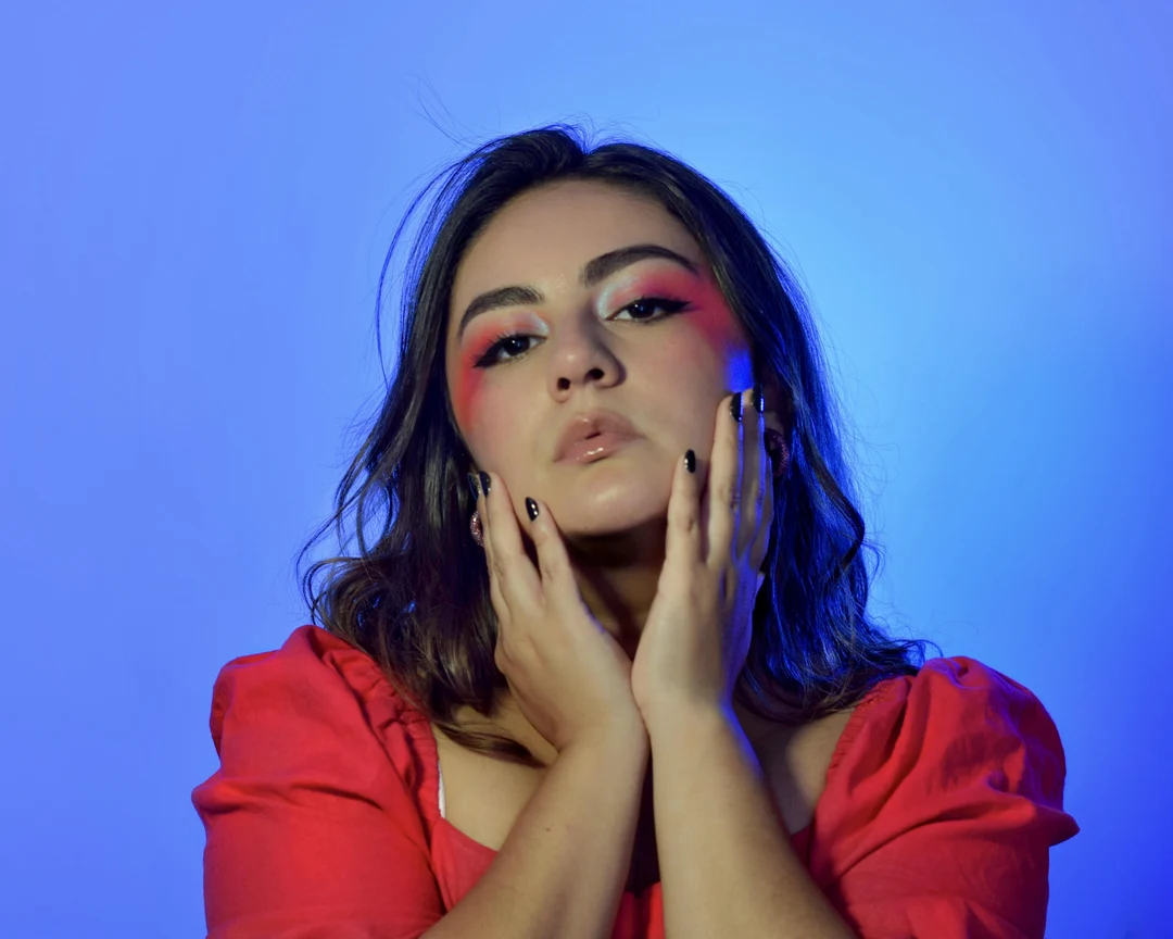 Alexandra [Nikon D3300, 50mm, f2.8, ISO 200] | Scrolller