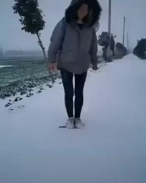 Making the perfect circle in snow | Scrolller