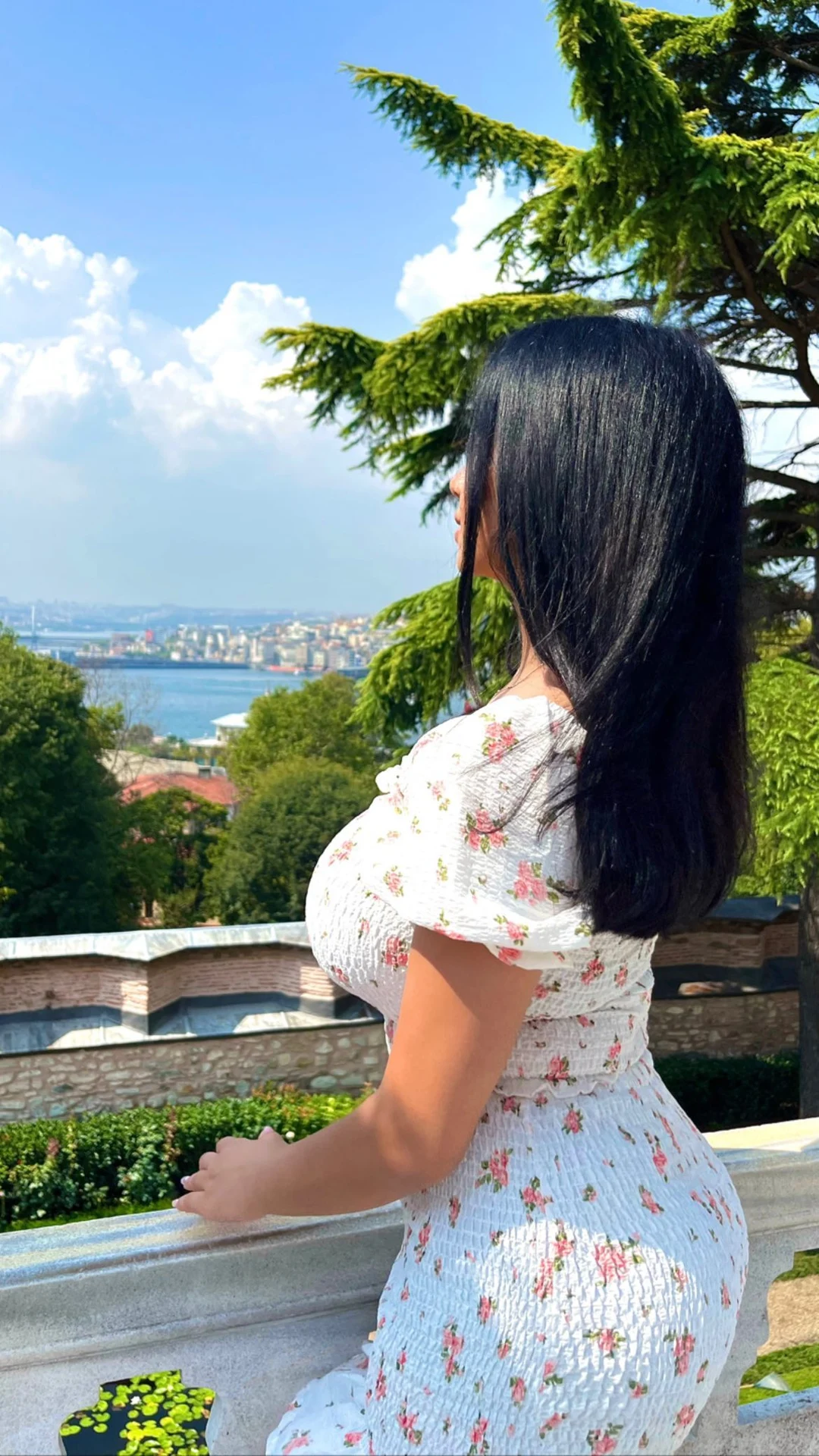 Discover more like 2busty2hide: Enjoy the view and Related Content | Scrolller