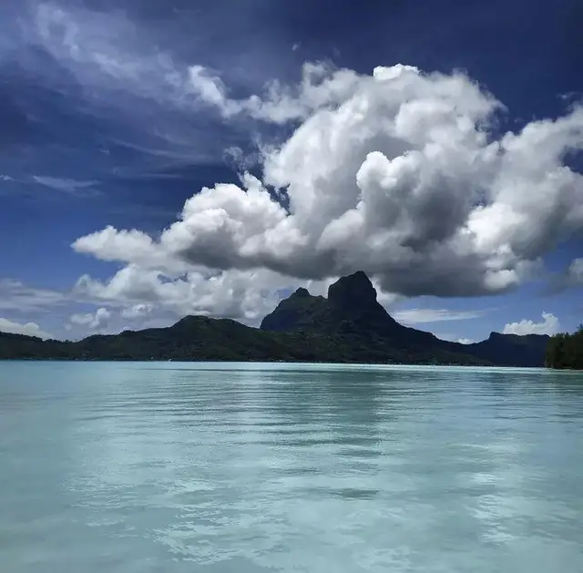 Take me back to stunning Bora Bora, French Polynesian [828x814] [OC] | Scrolller