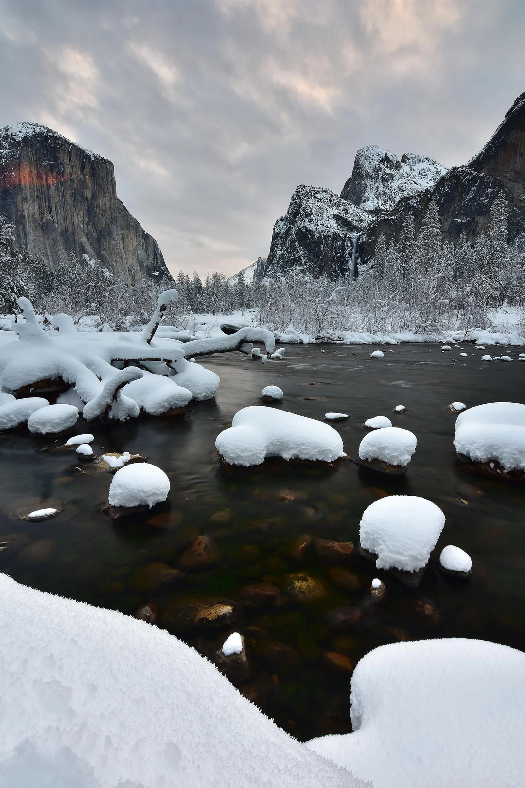 First Hint of Sunrise on El Capitan, Yosemite [2000x3000] [OC] | Scrolller