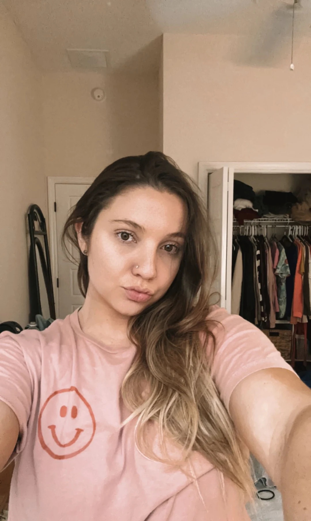 Kinda shy posting wihout makeup but finally got the courage and here goes nothing 😊 | Scrolller