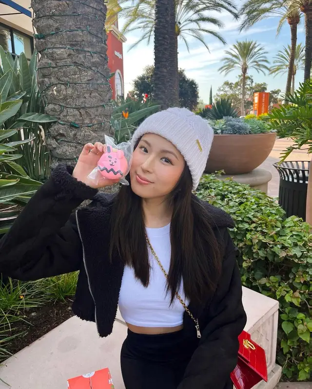 Mimi Furu | Scrolller