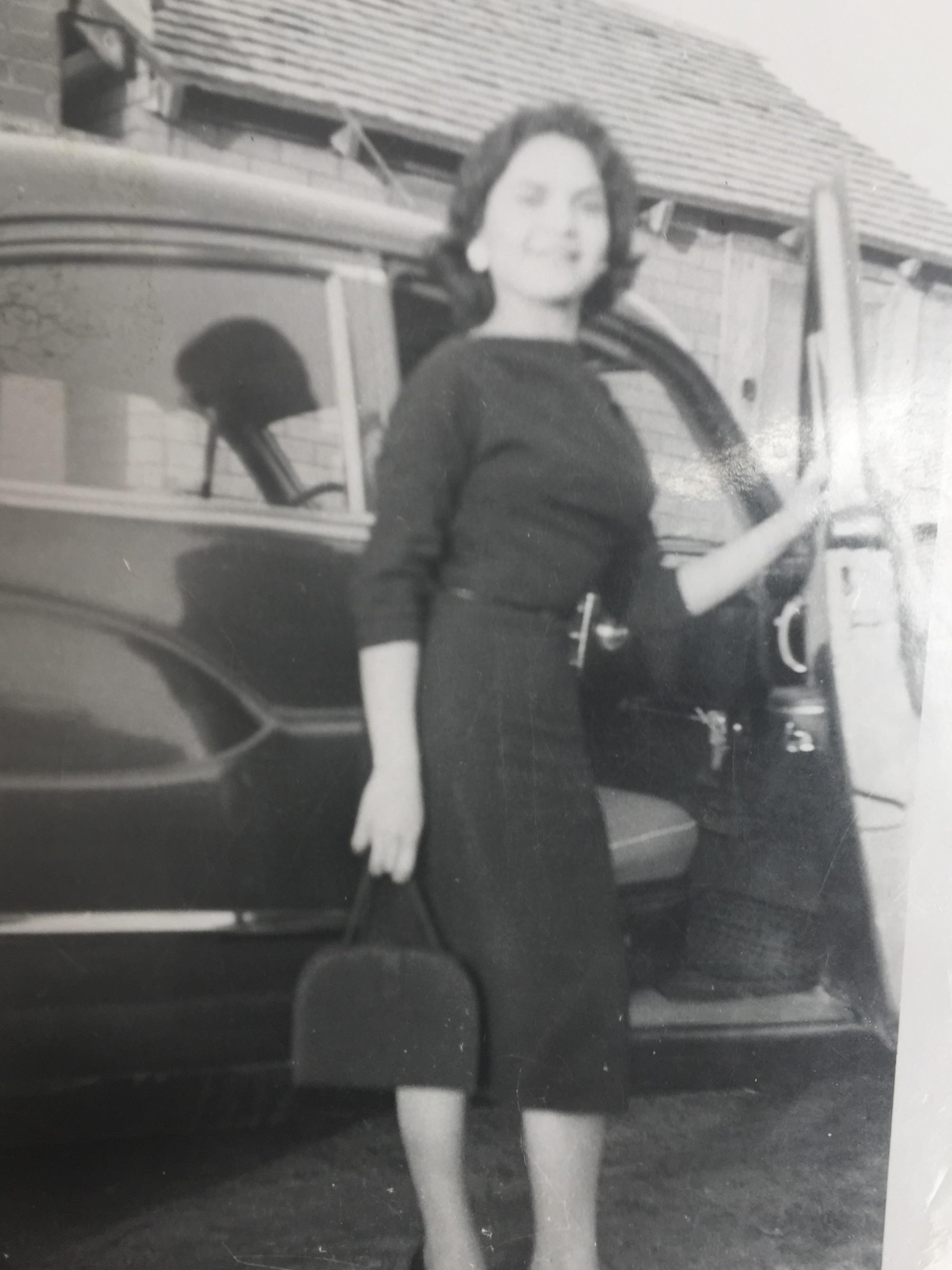 My 18 year old mum, 1956. | Scrolller