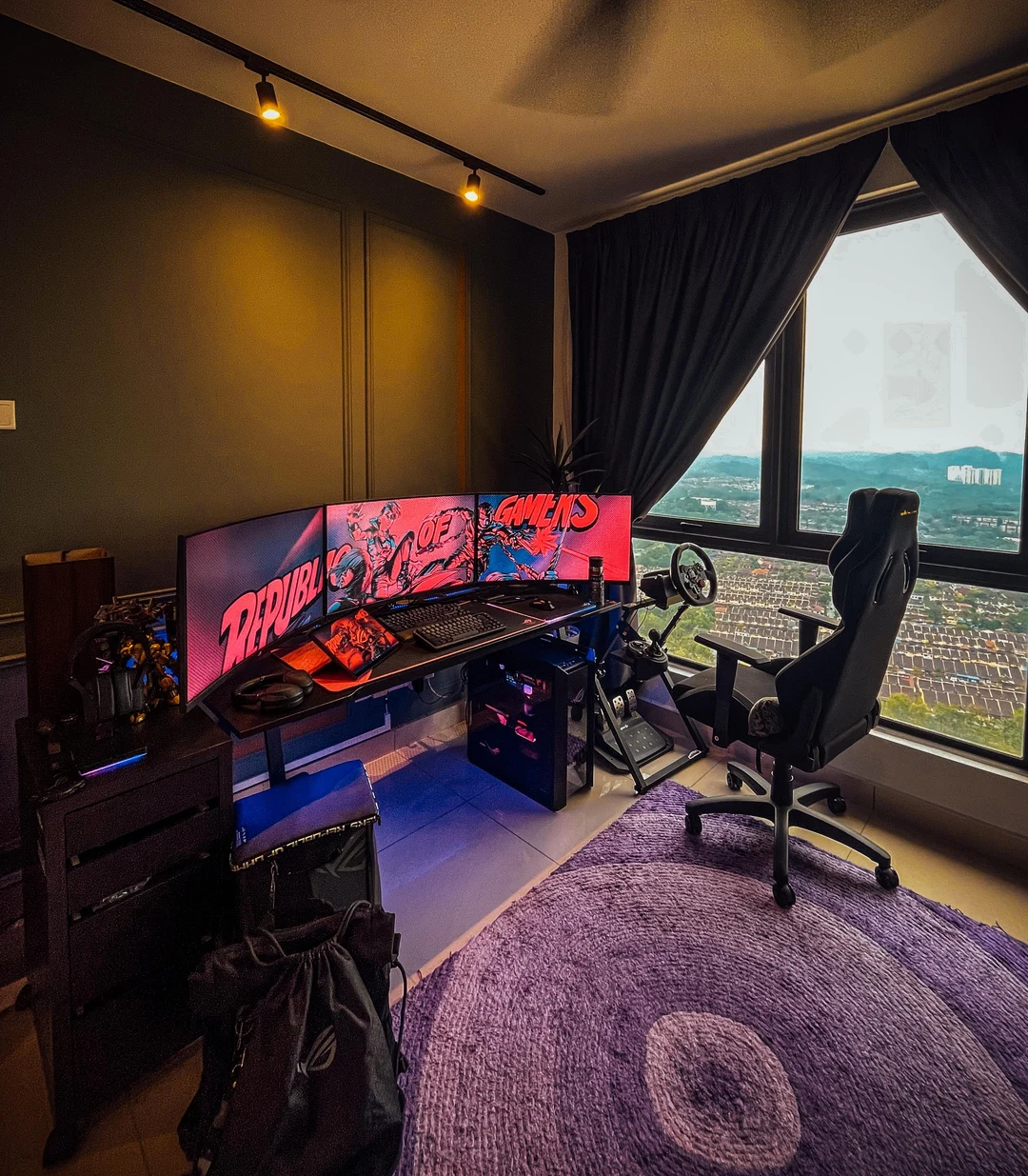 My workstation and gaming station | Scrolller