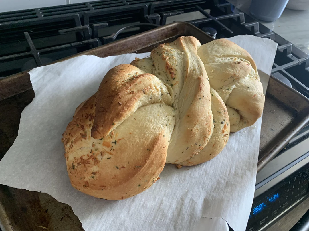Braided Garlic Bread! | Scrolller