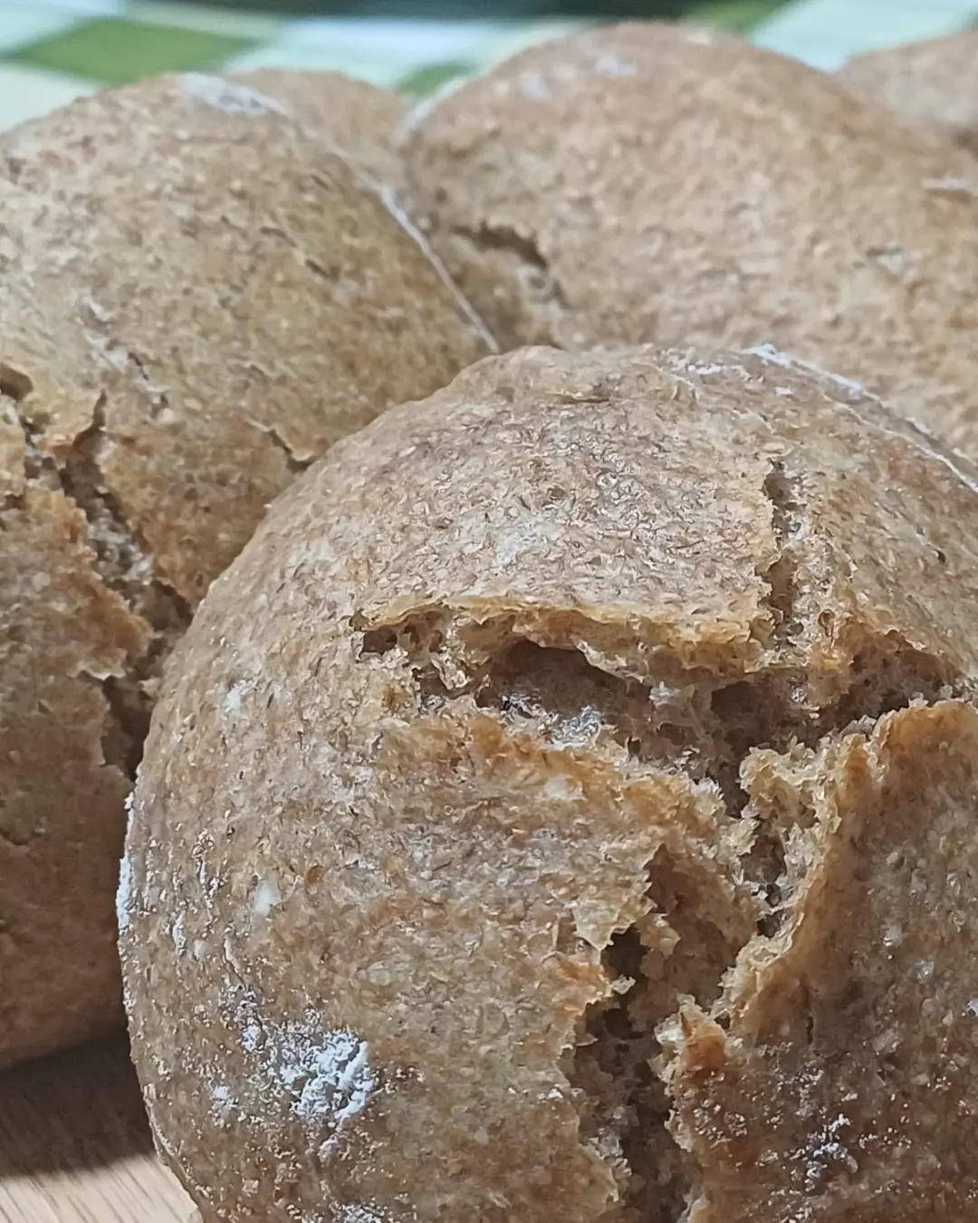 [Homemade] Simple whole wheat yeast bread | Scrolller