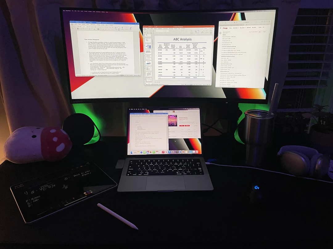 Tech bro homework station 🌒 | Scrolller