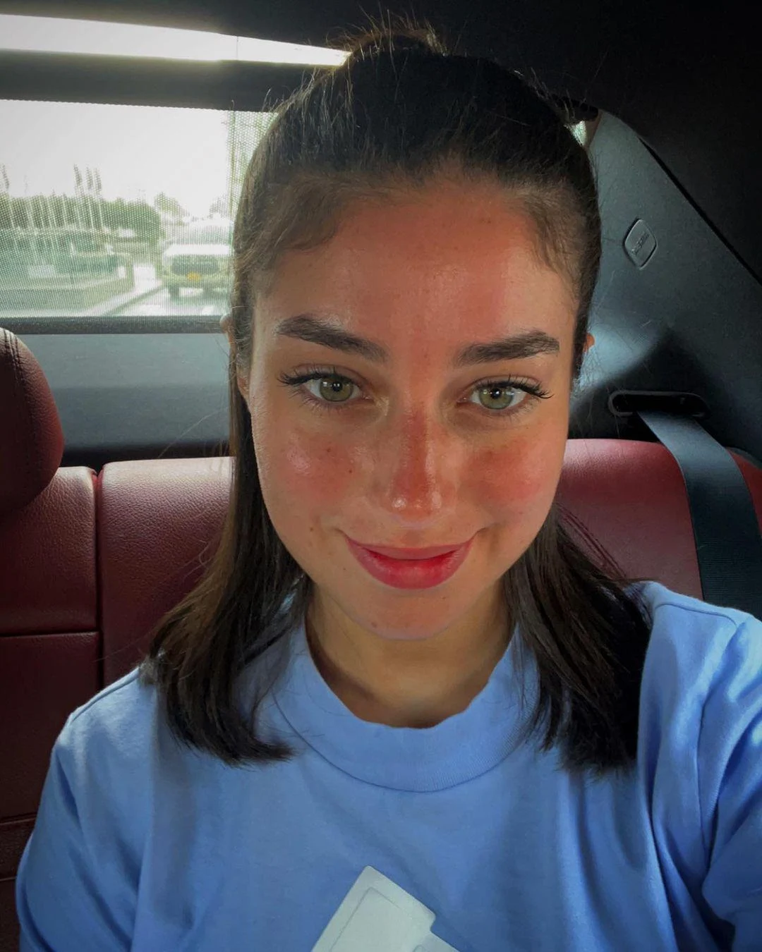 Farah Jefry | Scrolller