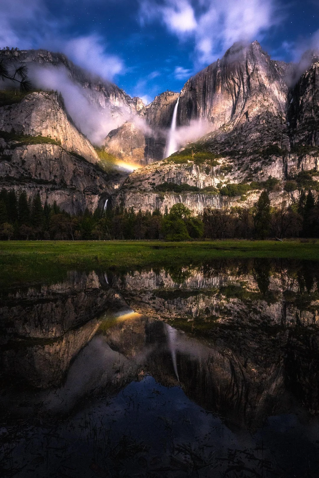 Full moon casts a rainbow over upper Yosemite Falls, Yosemite National Park [2250x 1501][OC ...