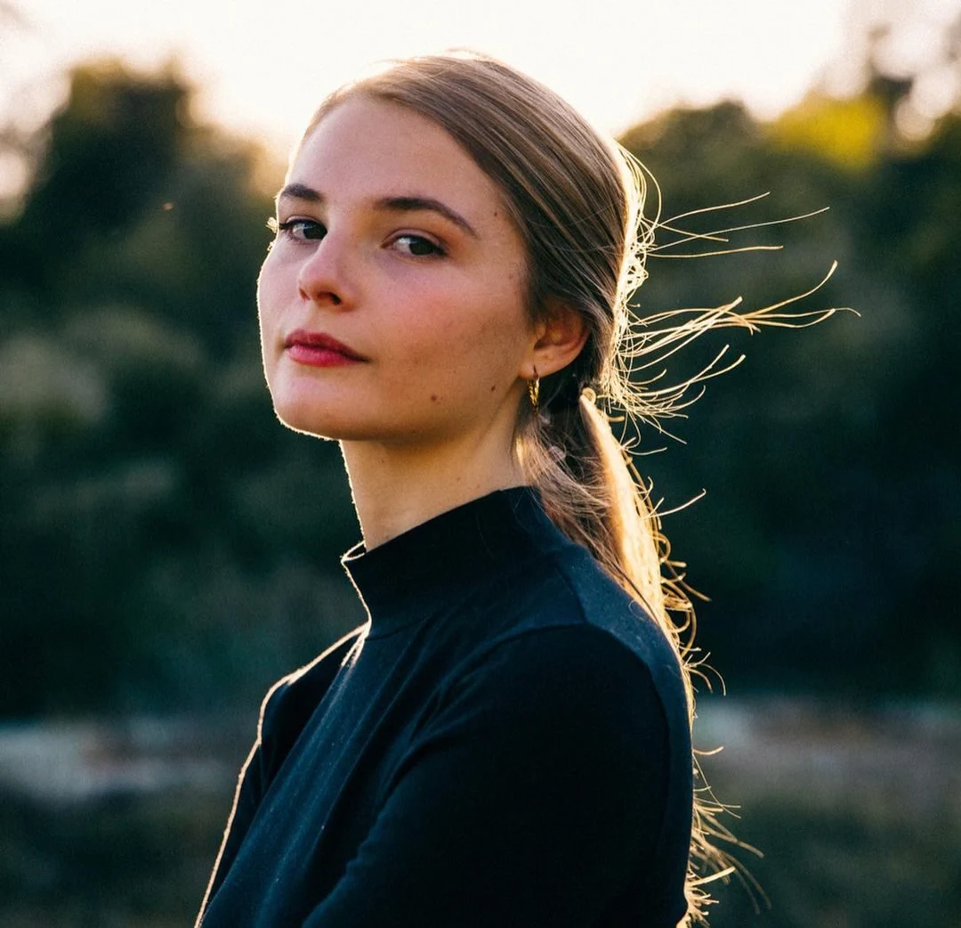 Stefanie Scott. | Scrolller