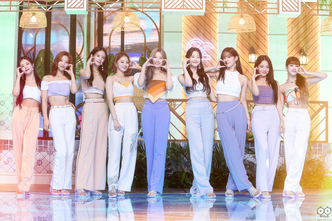 fromis_9 - Jiwon, Saerom, Gyuri, Nagyung, Hayoung, Jiheon, Chaeyoung, Jisun and Seoyeon | Scrolller