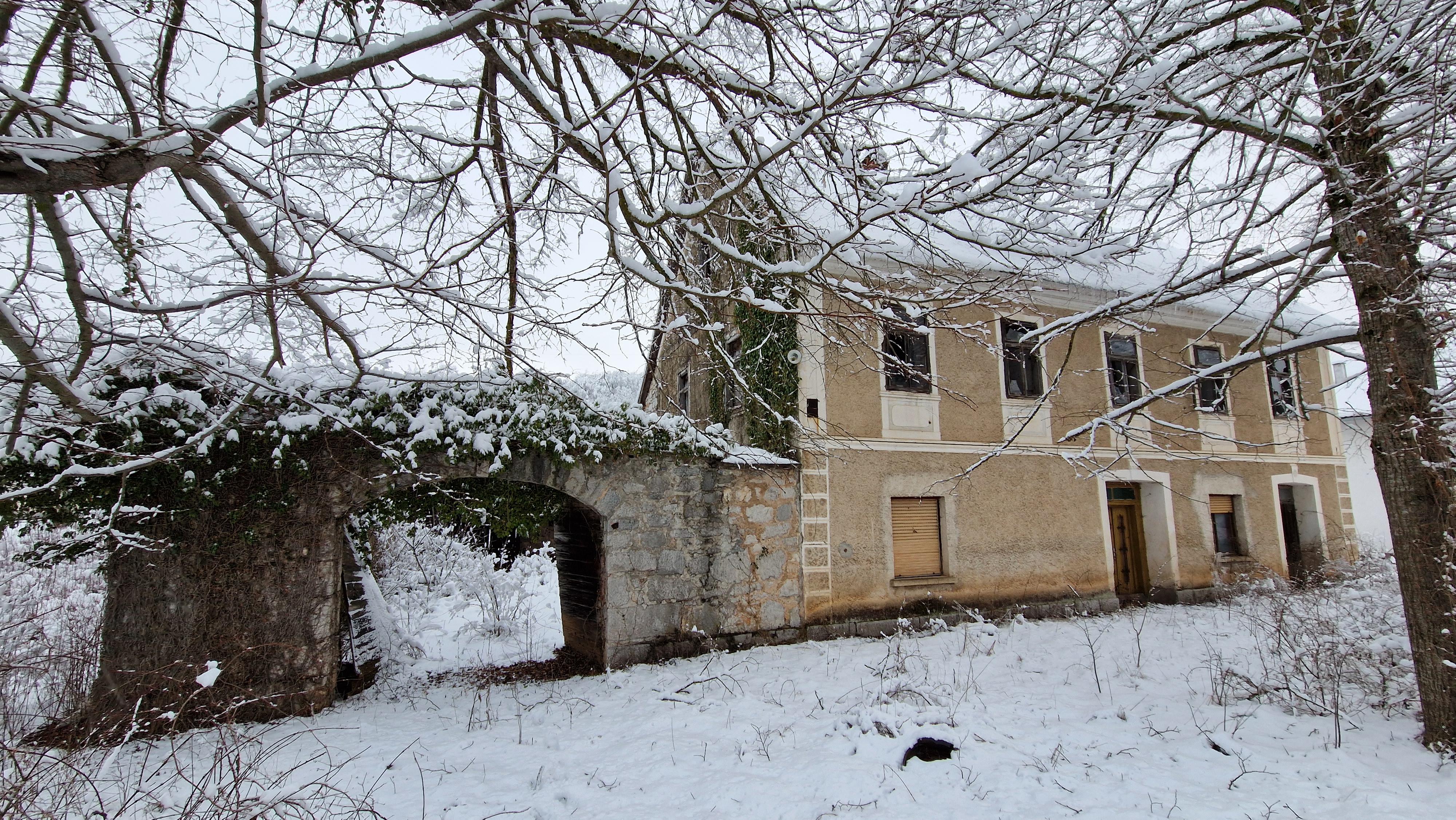 Abandoned Manor House in the Snow [OC] | Scrolller