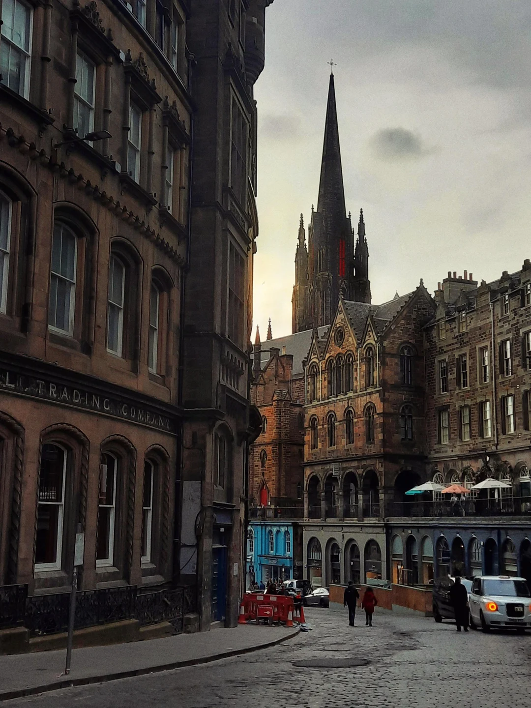 Sunset from the top of Victoria Street, Edinburgh, Scotland. [OC] | Scrolller
