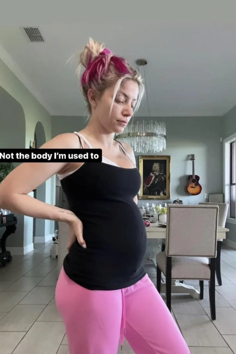 Alexa Bliss baby bump | Scrolller