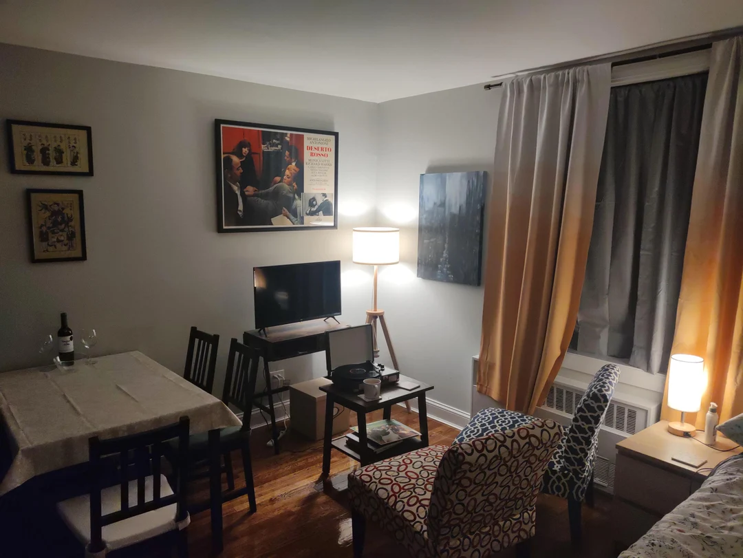My tiny NYC studio. | Scrolller