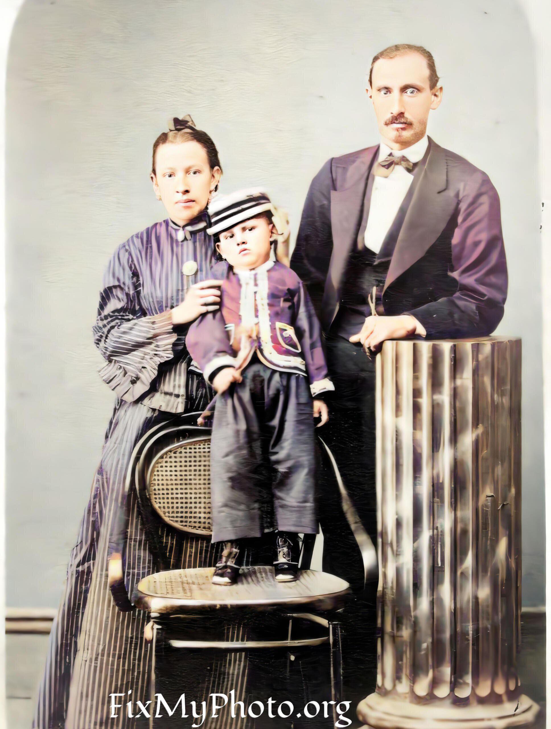 Upper class family, Guatemala, 1882-1885 (Restored) | Scrolller