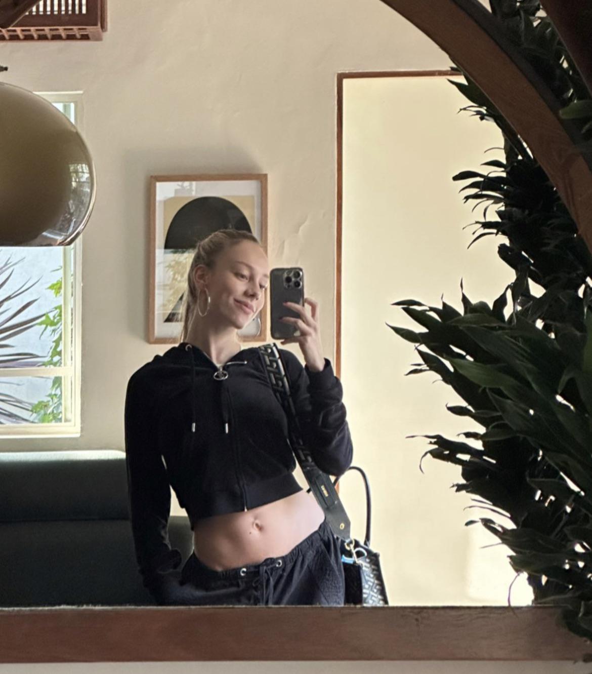 Belly button | Scrolller