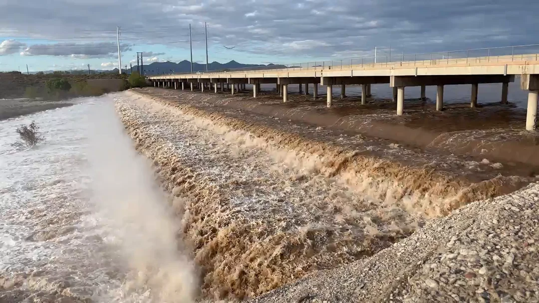 Water under the Alma School bridge | Scrolller