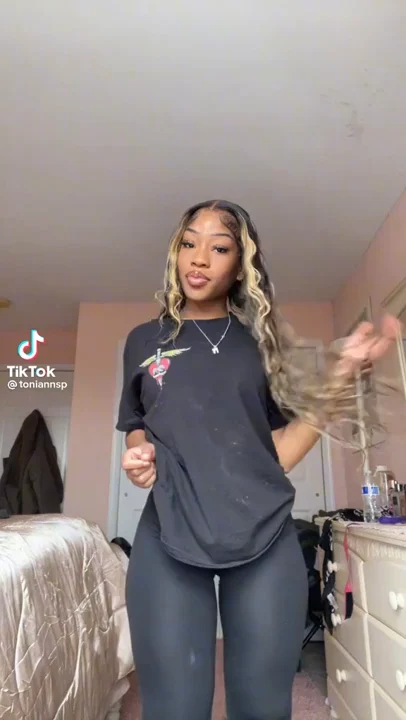 Quick booty flash | Scrolller