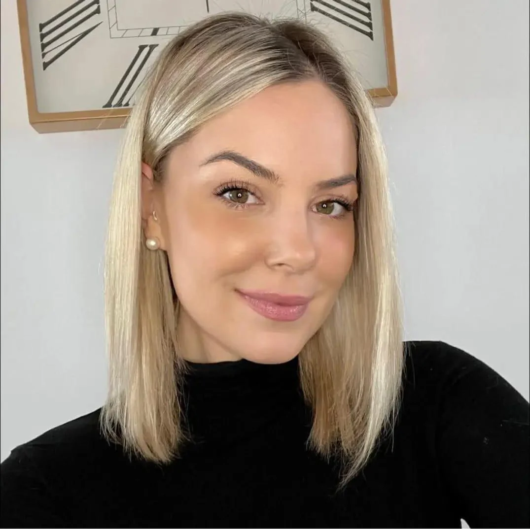 Canadian Girl Scrolller