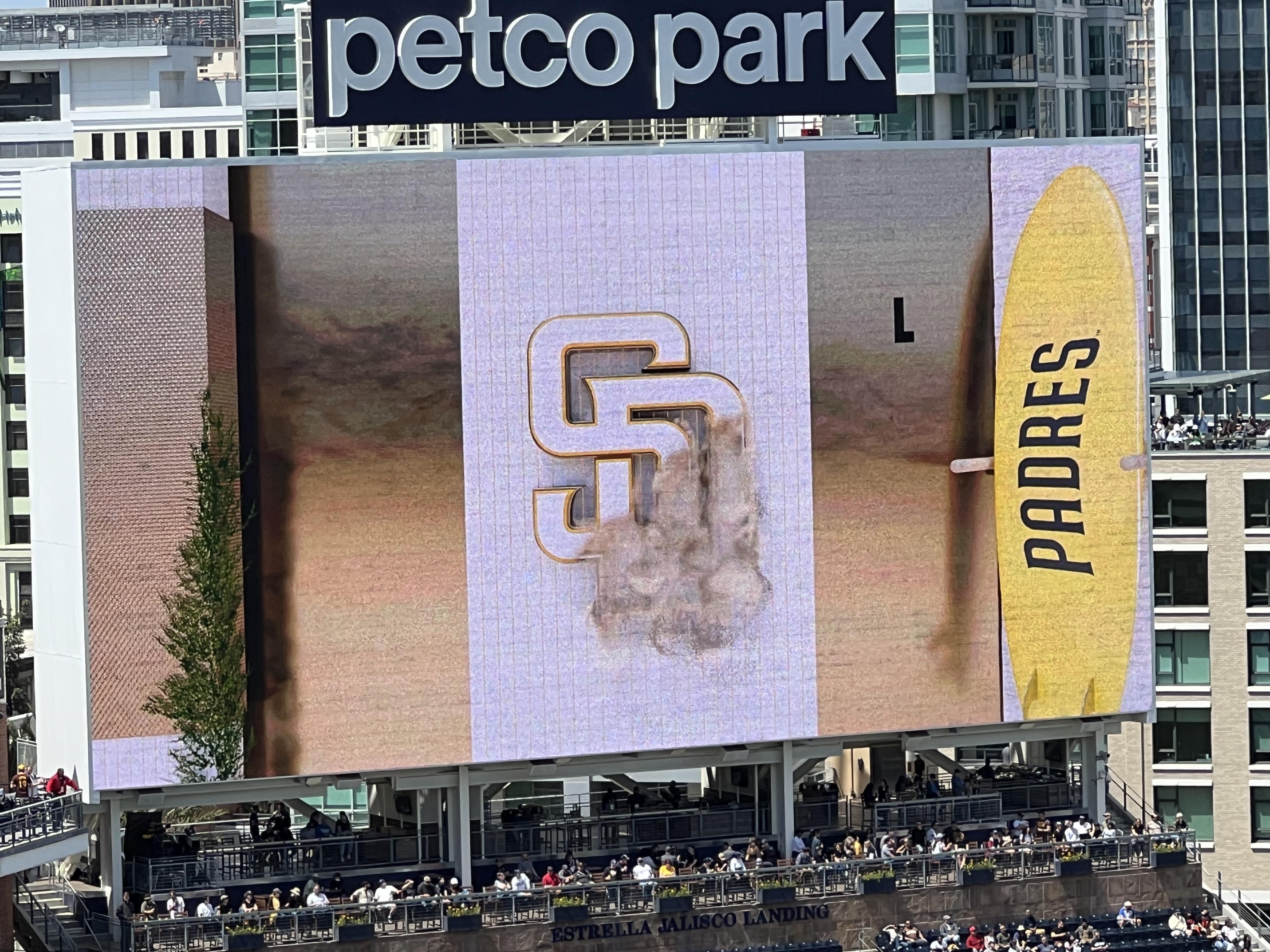 Some squares on the scoreboard malfunctioned and magically made an “L” | Scrolller