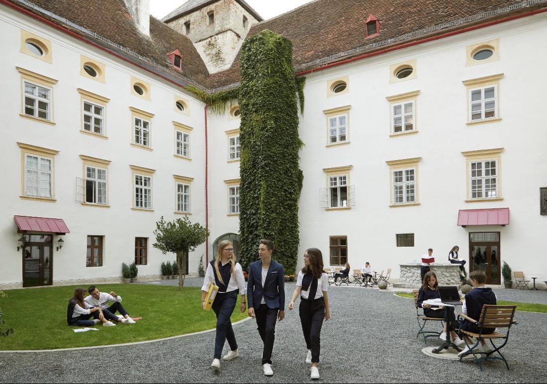 Comprehensive Guide to International Boarding Schools in Europe | Scrolller
