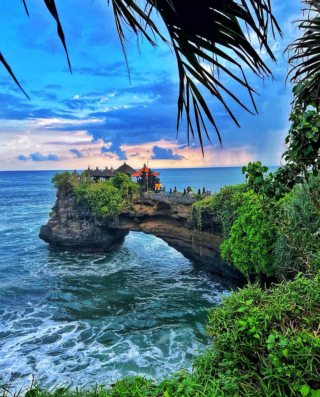 Tanah Lot, Bali | Scrolller