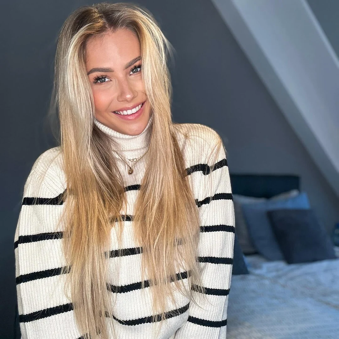 Julie Jansen | Scrolller