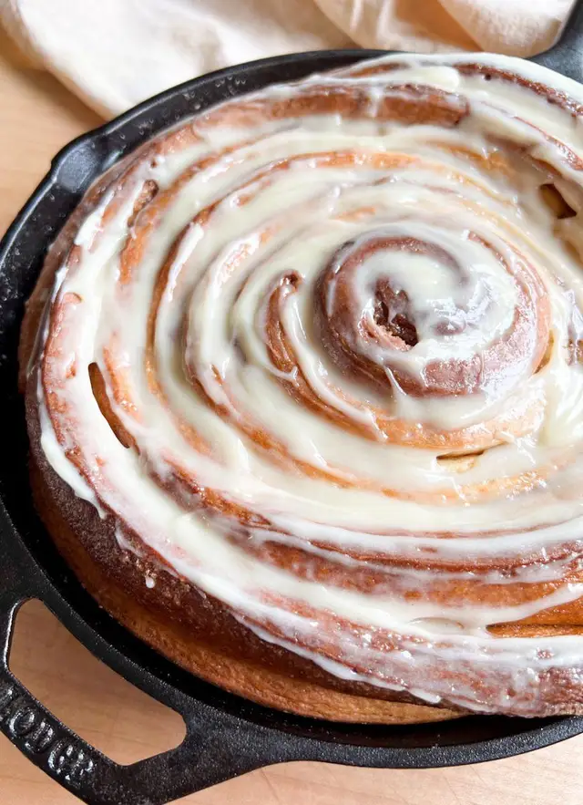 Giant 10” cinnamon roll, and zero intention of sharing! | Scrolller