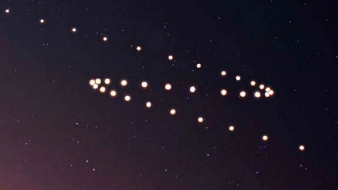 Mars showing us the true model of the solar system. | Scrolller