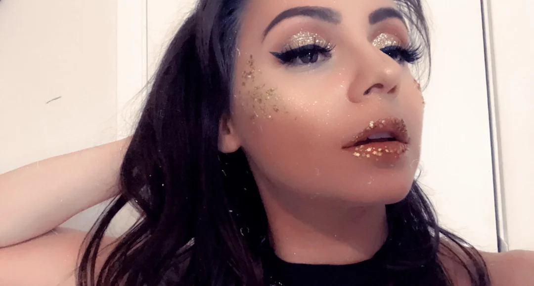 Gold glitter!!! | Scrolller