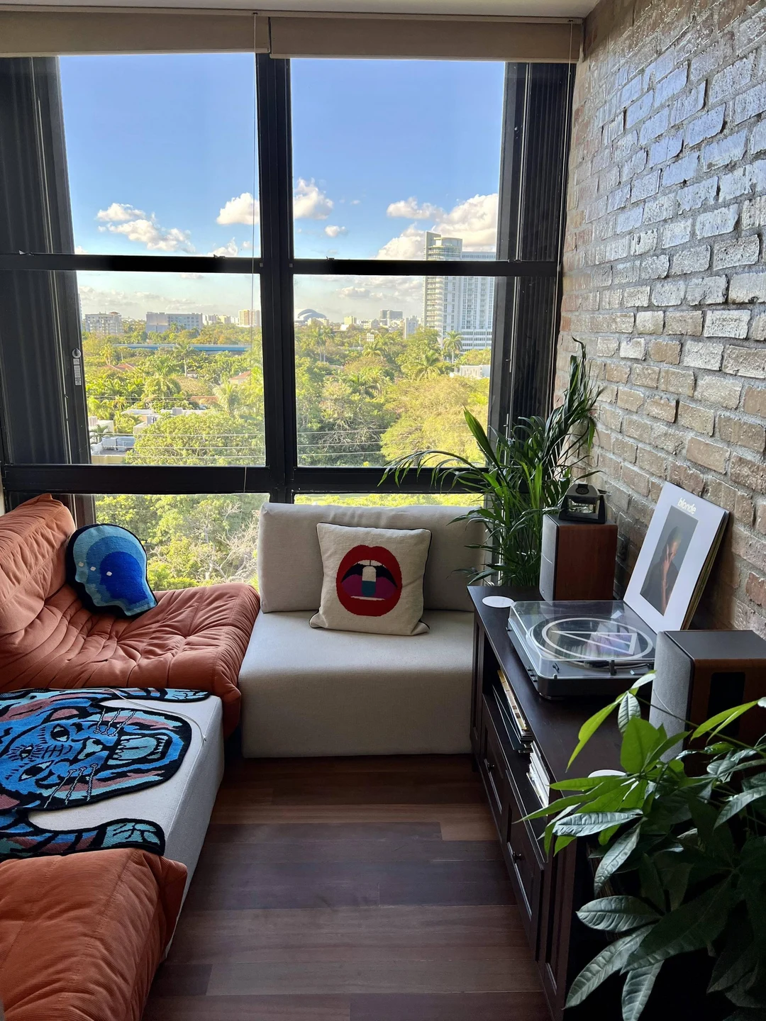 My listening nook | Scrolller