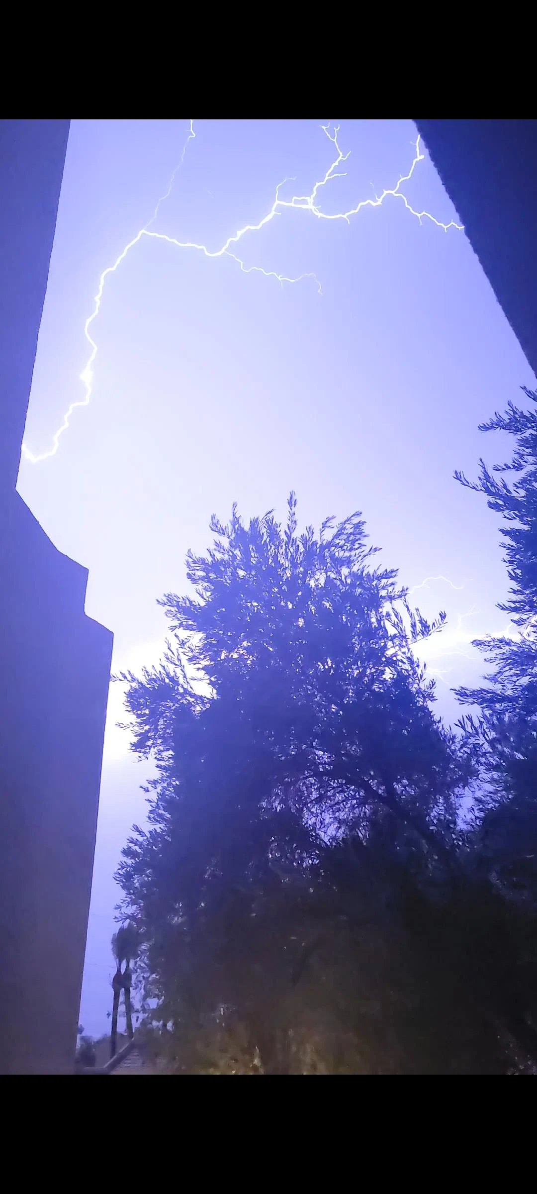 Lightning from beyond | Scrolller