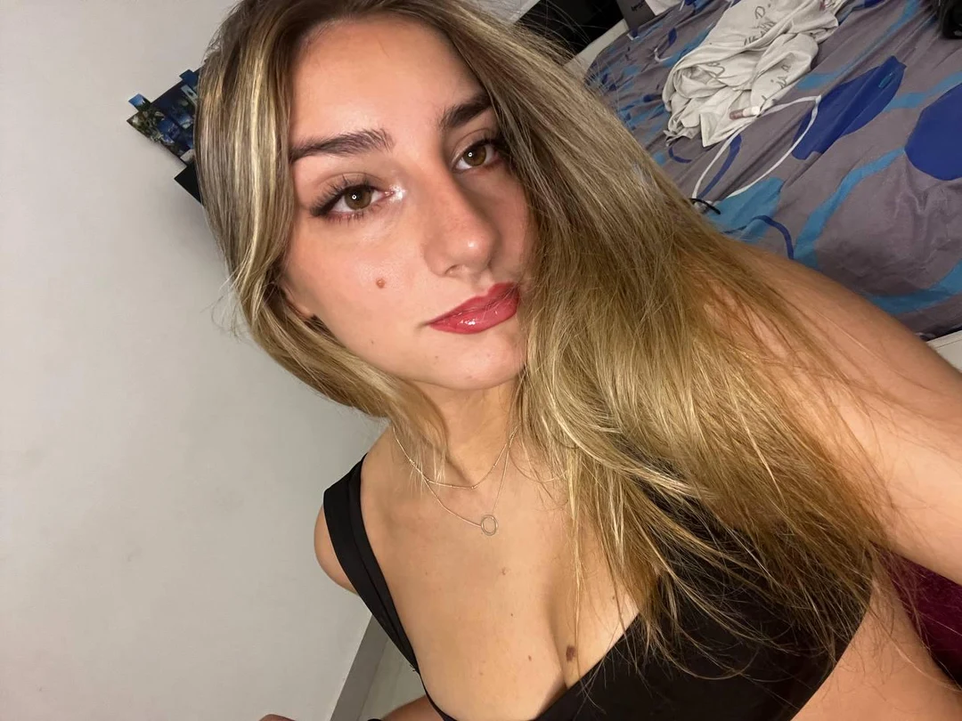 don't let my croptop stops your curiosity :) | Scrolller