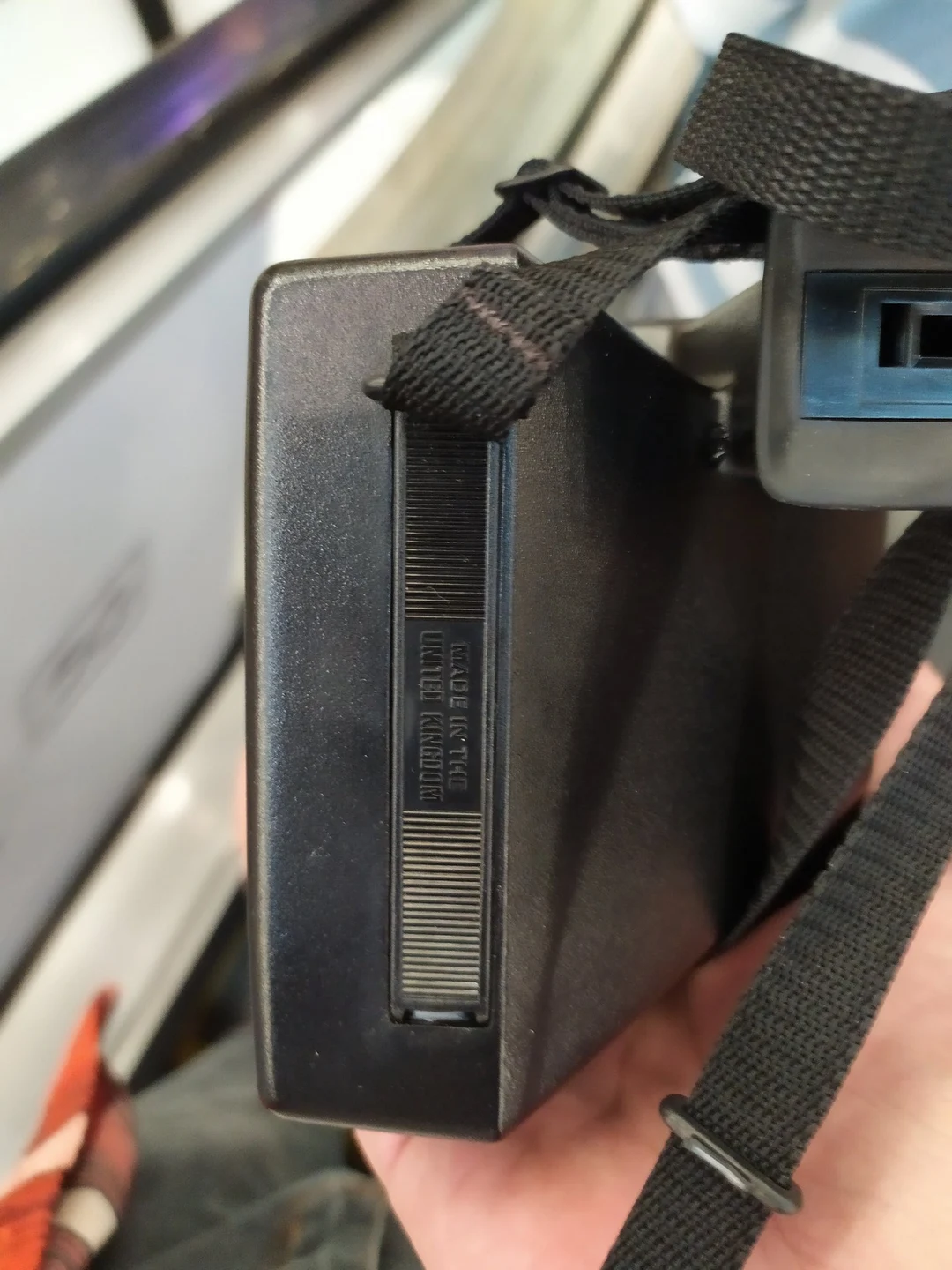 Lesson learned. Never trust these plastic straps holders. Now the whole camera is busted ...