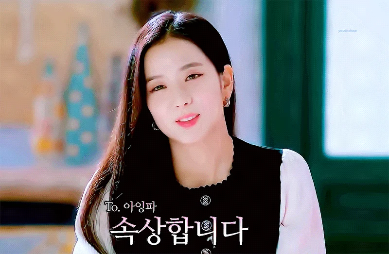 221210 Jisoo | Scrolller