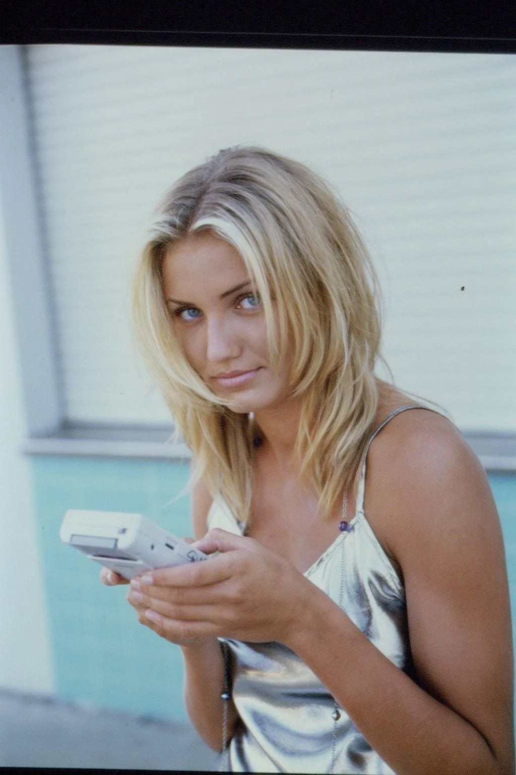 Cameron Diaz and a Gameboy (1995) | Scrolller