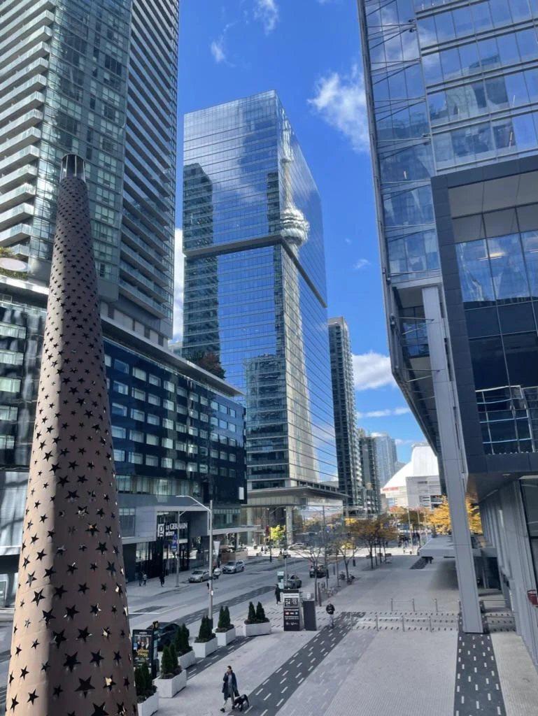CN tower impersonator: Toronto, ON. | Scrolller