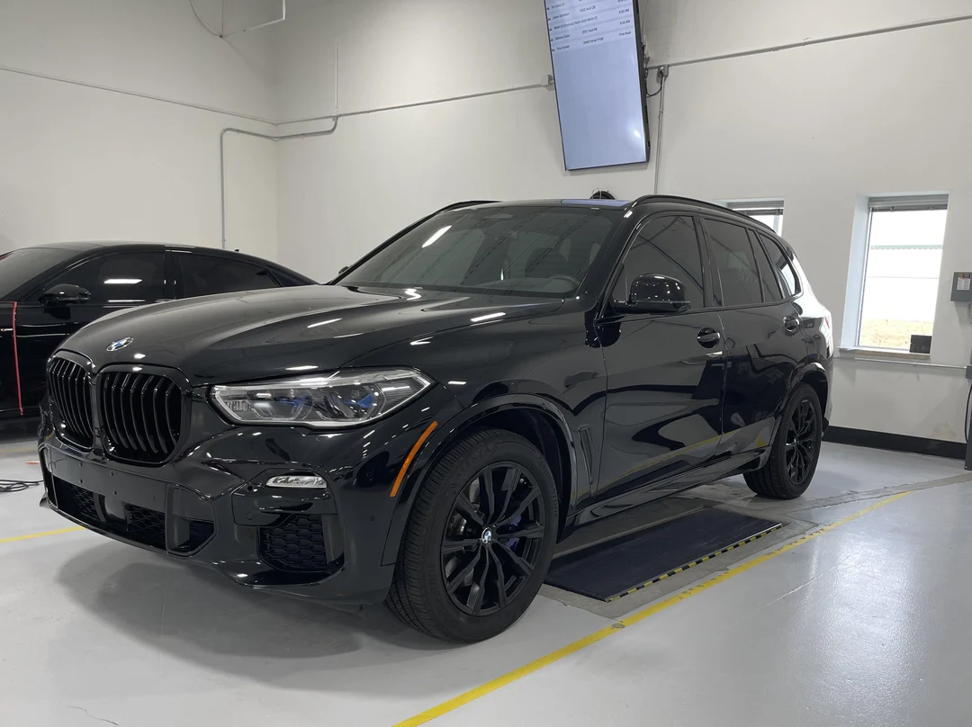 Fresh ceramic coat, tinted windows and powder coated wheels on my X5 50i. Love it! | Scrolller