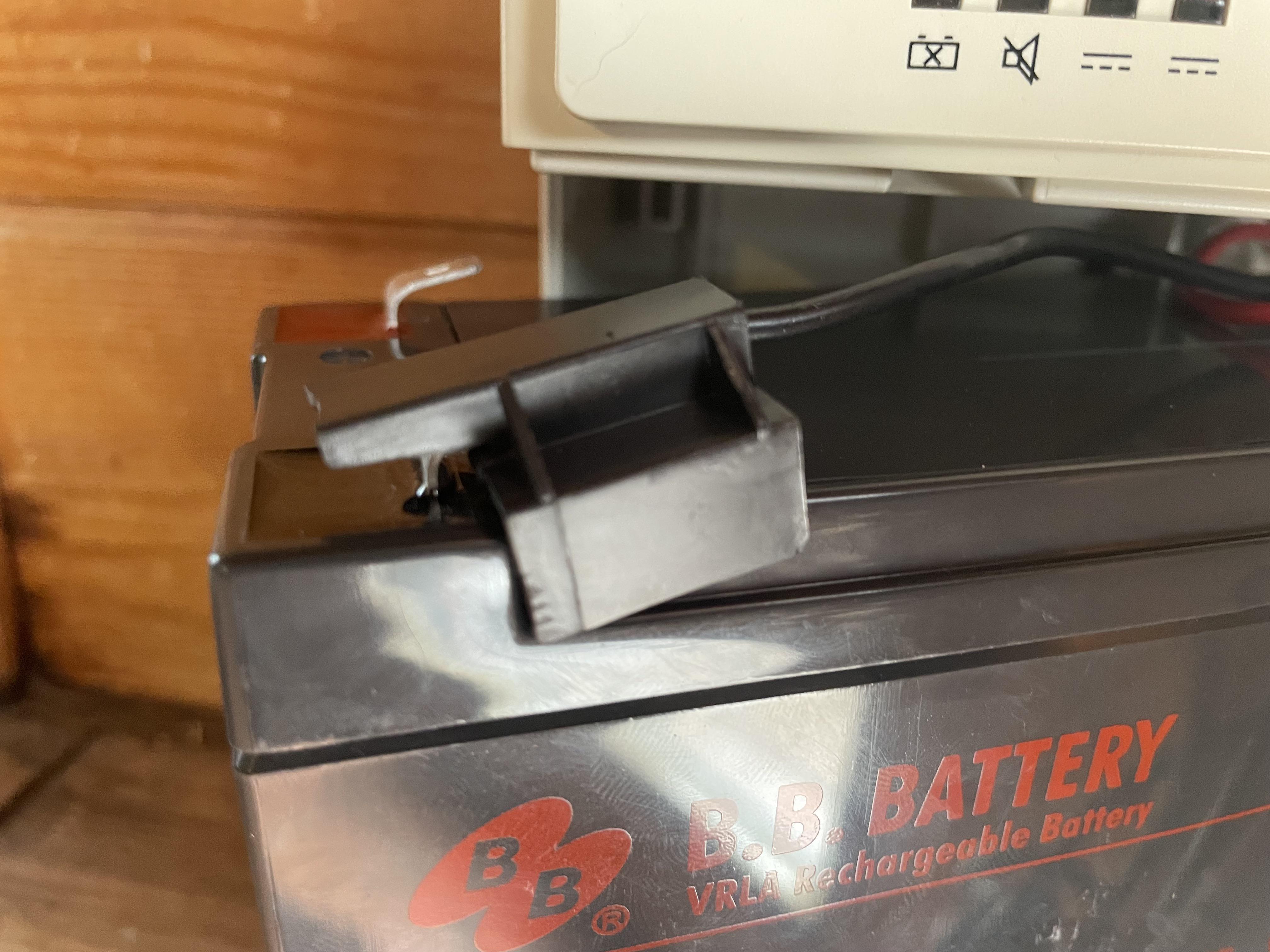 How to remove this battery? | Scrolller