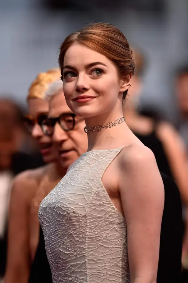 Emma Stone | Scrolller