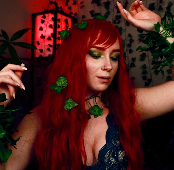 Poison Ivy | Scrolller