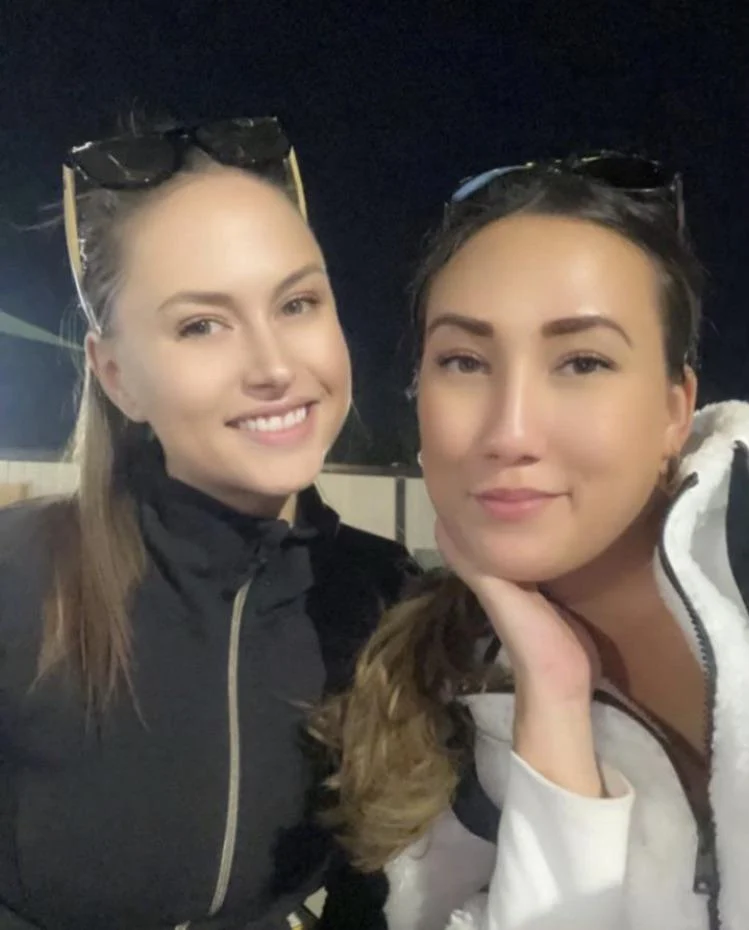 Gal pals | Scrolller