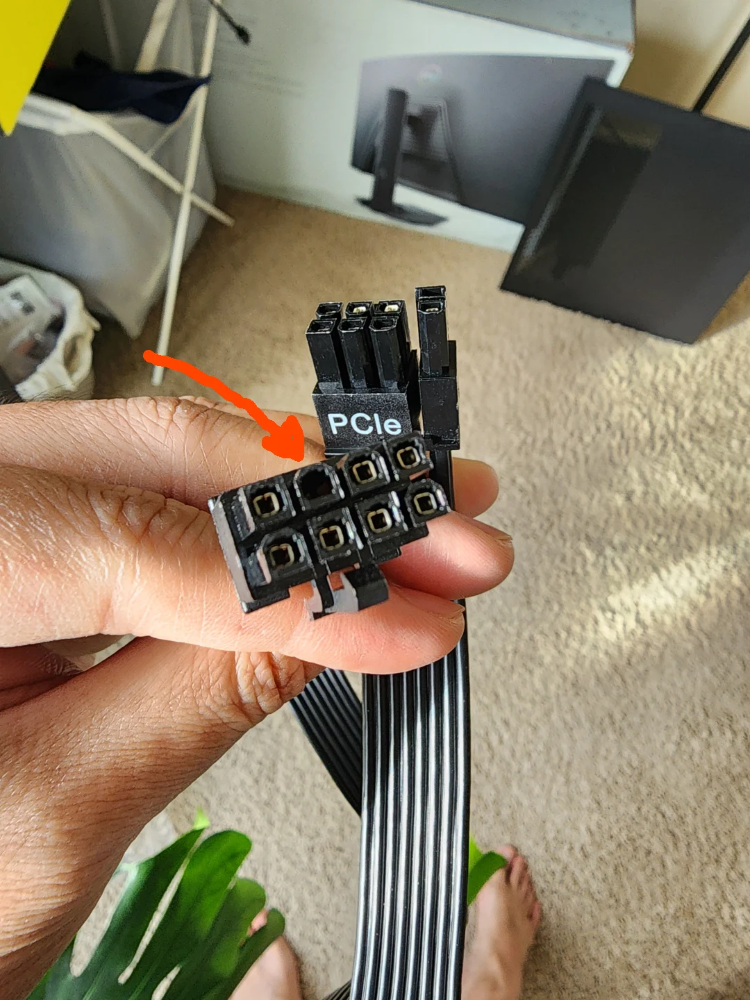 PCIe cable missing pin conductor? | Scrolller