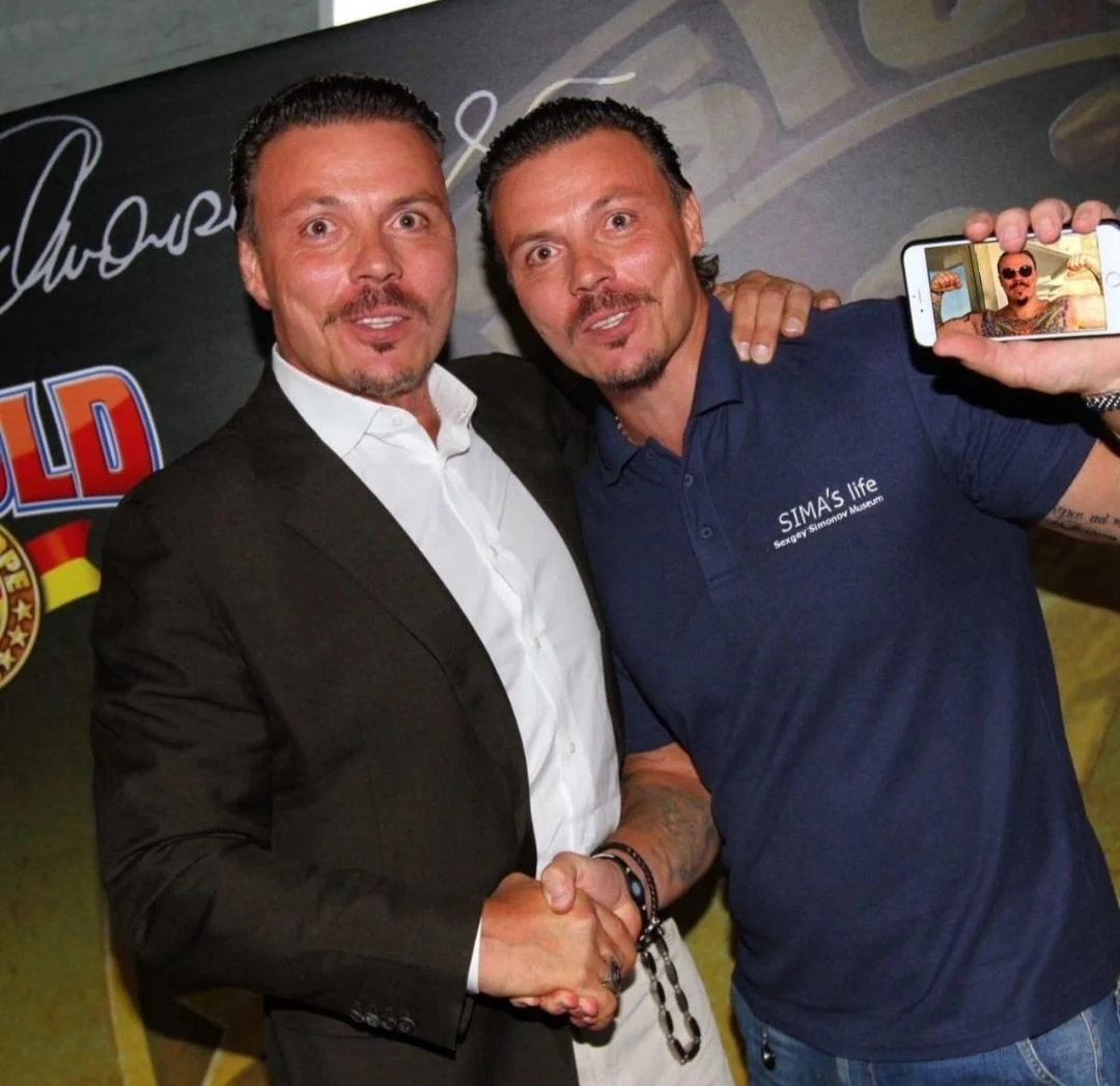 Twin Shaking | Scrolller