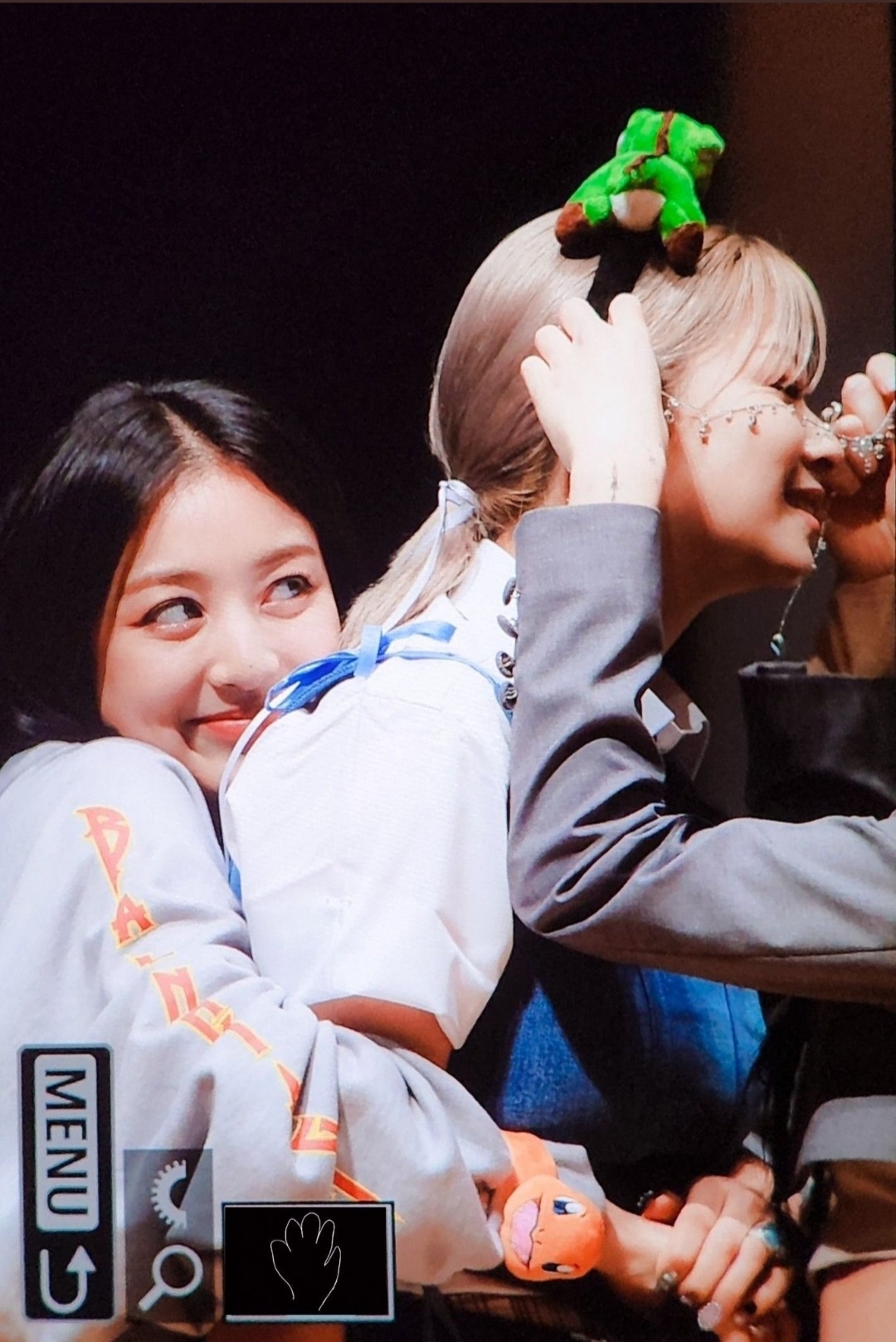 Jihyo hugging Jeongyeon | Scrolller